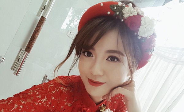 Hot girl Tú Linh MU xinh đẹp rạng rỡ trong lễ ăn hỏi